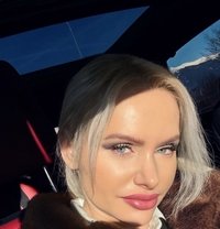 Carla Moon, Estadounidense puta en Beijing