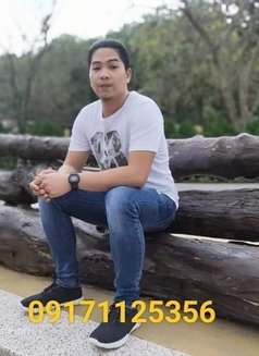 John Sy, Filipino masseur in Manila