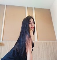 Mena, Thai masseuse in Dubai