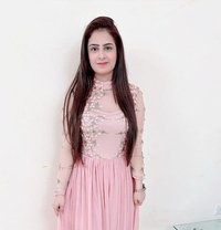 Pari Sharma, Indio puta en Abu Dhabi