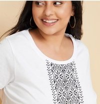 Pooja Menon, Indio puta en Kochi