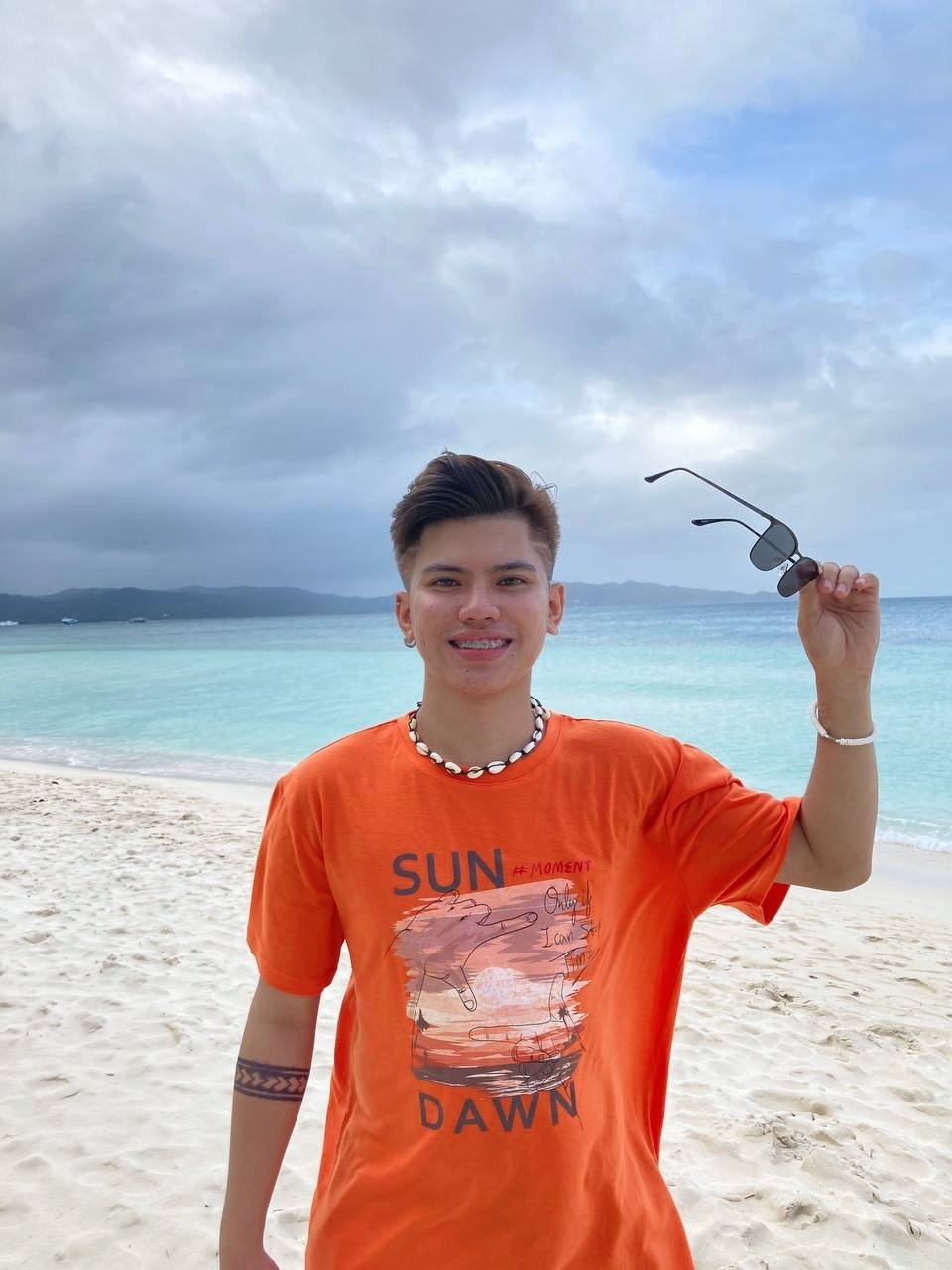Sean Kyle, Filipino Male escort in Makati City